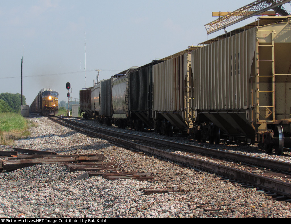 CSX 5351 & 156 heads north